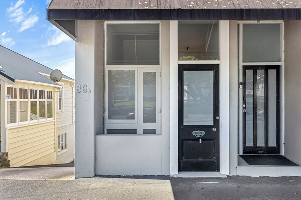 This Apartment Is A 1 Bedroom(s), 1 Bathrooms, Located In Stanley Point, Auckland. - Auckland