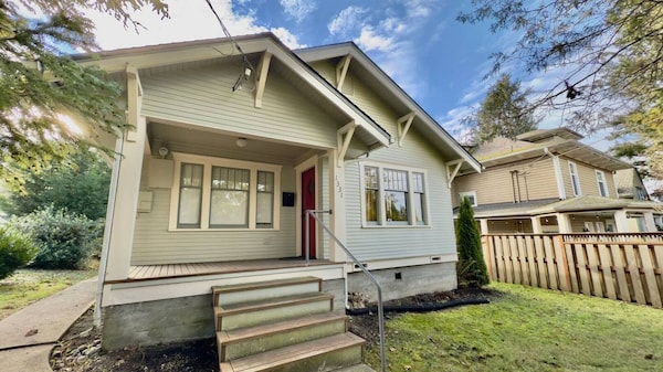 This House Is A 2 Bedroom(s), 1 Bathrooms, Located In Olympia, Wa. - Olympia, WA