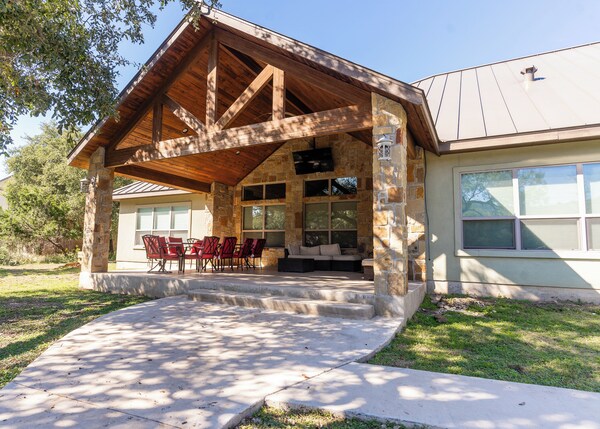 Emerald - Walking Distance To The Frio River - Concan, TX