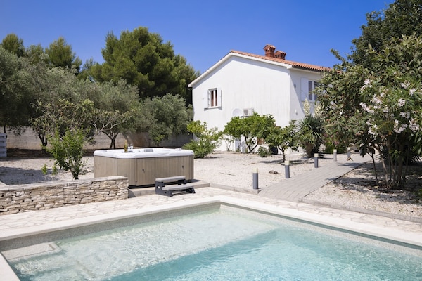 Charmante Villa Donna In Istrien Mit Pool, Sauna, Whirlpool Und Billardtisch - Medulin