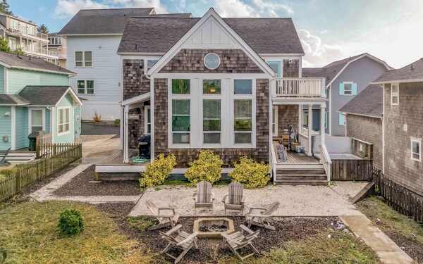 Ocean Vew, Olivia Beach, Two Queen Suites, Bonus, Bunk Room, Hot Tub, Fire Pit - Lincoln City, OR