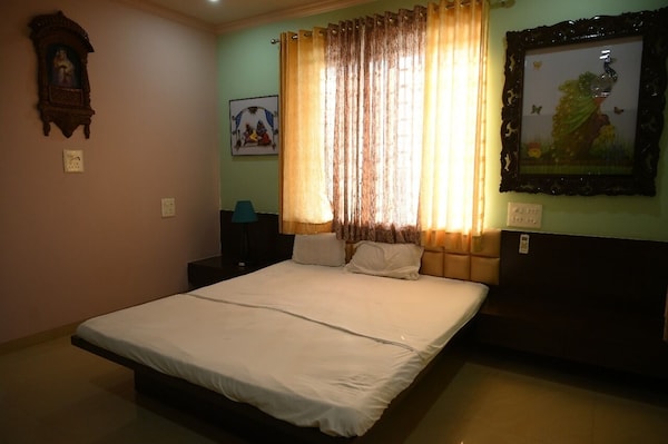 4-bedroom Luxurious Villa In Nashik With Swimming Pool, Wifi, Ac - Nashik