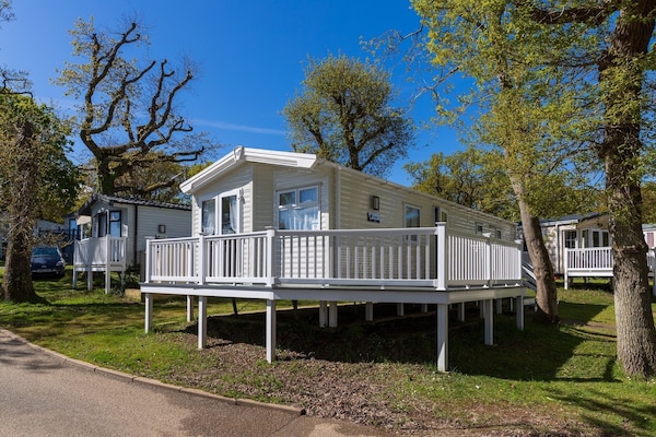 10 Beachlands. - Beaulieu