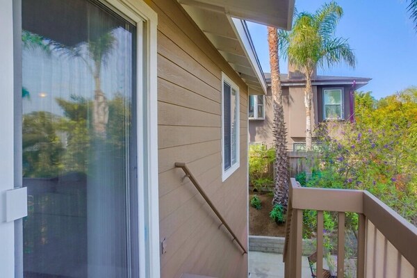 Seaside Escape + Walk To Encinitas Beach + Wifi + Free Parking - Del Mar, CA