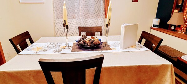 The Cub House,gameroom,fireplace, Firepit, Largescreen Tv. - Mount Pocono, PA