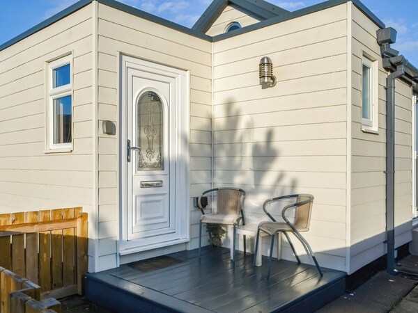 2 Bedroom Accommodation In Wilsthorpe - Flamborough