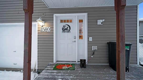 New! Fairbanks Fox Den (2-bedroom Townhouse) - Fairbanks, AK