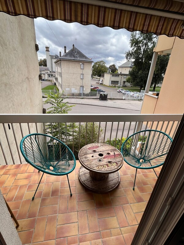 Proximité Centre Ville De Dijon, Idéal Pour Un Séjour Loisir Ou Professionnel - Longvic