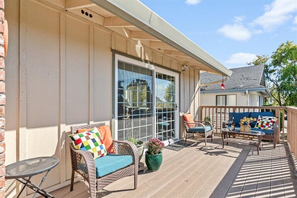 4-br House, Walk To Beach, 2 Living Rooms, Full Kitchen + Additional Kitchenette - Morro Bay, CA