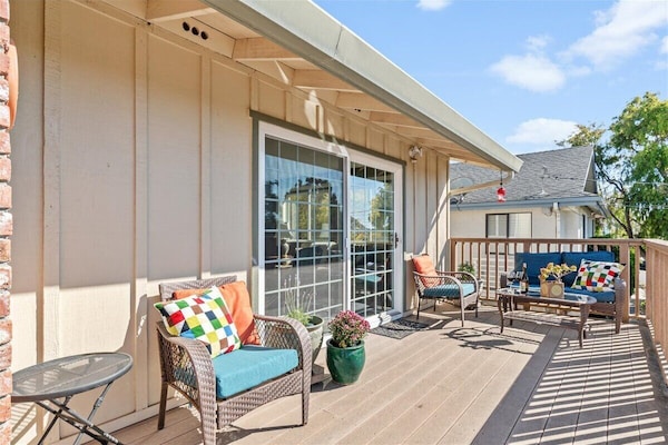 4-br House, Walk To Beach, 2 Living Rooms, Full Kitchen + Additional Kitchenette - Morro Bay, CA