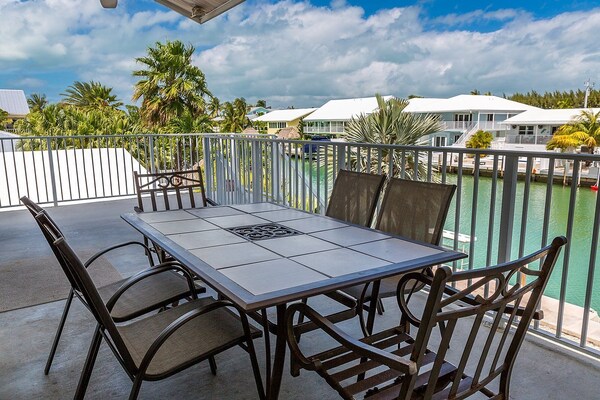 Plentiful. Key Colony Beach 4 Bedroom With 37 Ft Dock, Pool Club. Sleeps 10 - Marathon, FL