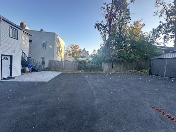 Comfort Meets Style 3-bedroom Apartment With Wifi And Parking Close To Nyc - Yonkers, NY