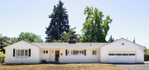Charming 3-bedroom House With Wifi And Ac In Delightful Se Salem - Salem, OR