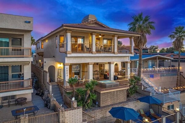 Riverside Retreat: Spacious 5-bedroom Getaway In Bullhead City! - Laughlin, NV