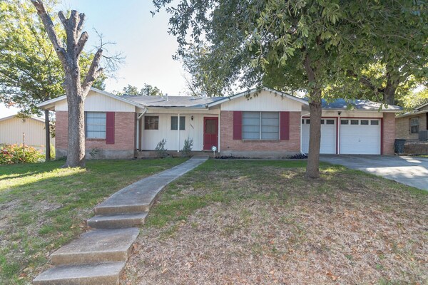 Amazing King Bed Home Mins To Hospitals, Airport, And All Major Attractions - Helotes, TX