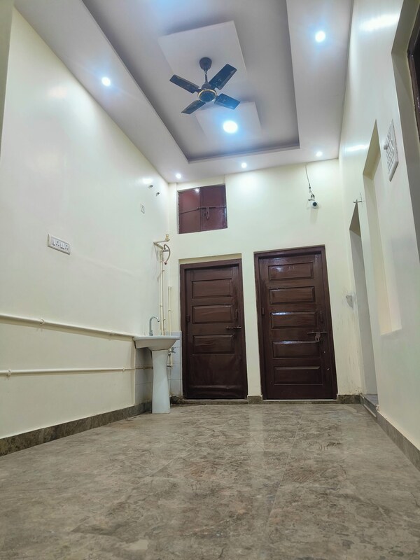 Spacious Hotel In Delightful Varanasi With Fitness Room, Wifi, Ac - Varanasi