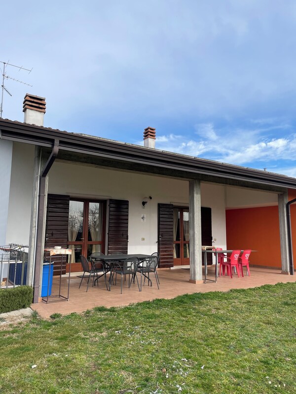 Villa Rondine è Immerso Nella Natura, Vicino Al Garda, Verona E Valpolicella. - Bussolengo