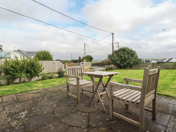 Freefolk Cottage, Romantic, Character Holiday Cottage In Polzeath - Padstow