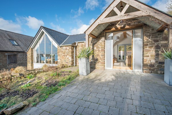 Leeward Cottage, Pet Friendly, With Hot Tub In Pembroke Dock - Freshwater East