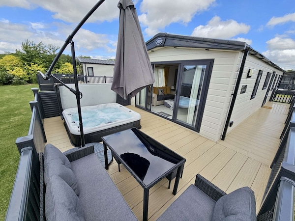 Daisy, A Hot Tub Home, Also Dog Friendly - Cotswolds