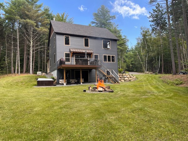 Custom Home In The Mountains, Minutes To All Wilmington Has To Offer! - Wilmington, NY