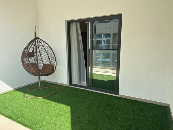 Luxury And Cozy 1-bhk W/ Huge Balconies, Pool & Gym Near Silicon Central Mall - Dubai