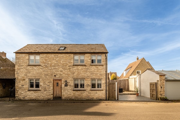 Dog Friendly Cottage With Hot Tub - King's Cottage - Cotswolds
