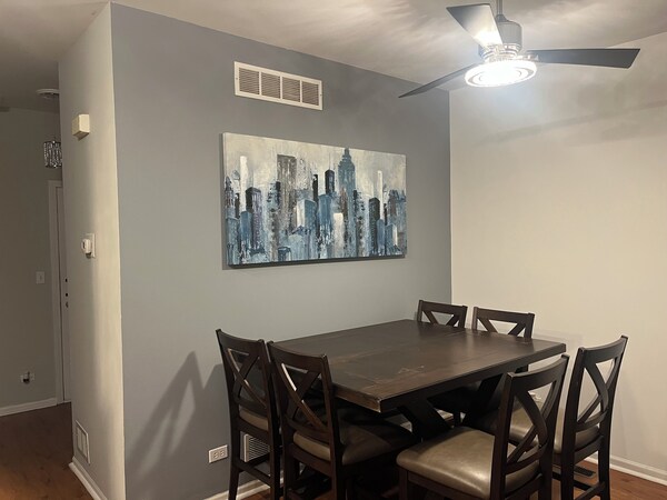 Charming 3-bedroom Townhome In Lovely Tinley Park - Orland Park, IL
