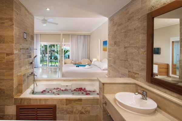 The Sunrise Suites Is A Boutique Luxury Development, Within The The Resort. - Dominica