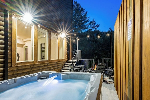 Close To Dollywood/1 Mile To Strp/5bd/pool/jacuzzi/pet Friendly/theatre/sleeps16 - Sevierville, TN