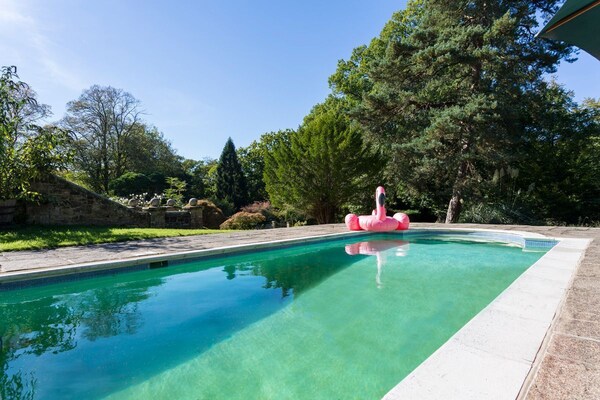 Ravenclaw Hall - Seven Bedroom Villa, Sleeps 13 - Bewl Water