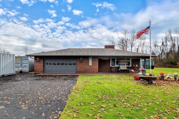 Charming 3-bedroom 5 Bed House With Wifi & Extras In Delightful Geneva - Geneva, NY