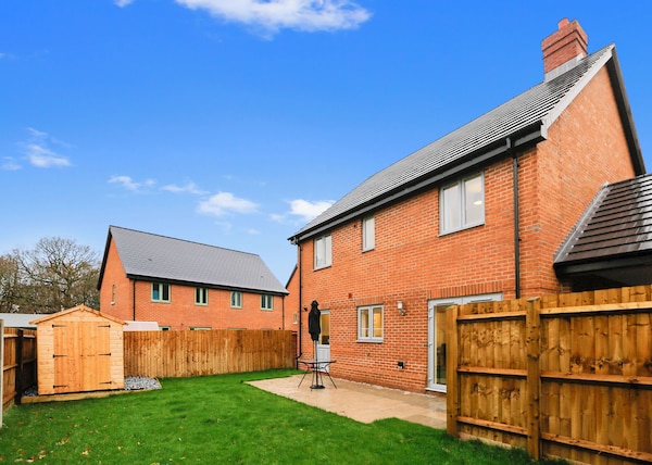 33 Cranesbill Close, Pet Friendly, With A Garden In Colchester - University of Essex Colchester Campus