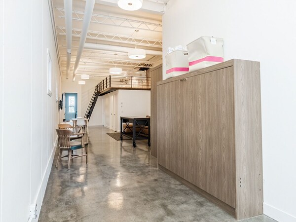 Modern Loft Haven | Bbq, Sleeps 6 | - Calgary