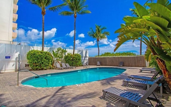 Beachfront-1 Bedroom Unit 119-free Parking-ocean Drive-south Of 5th-south Beach - Miami Beach, FL