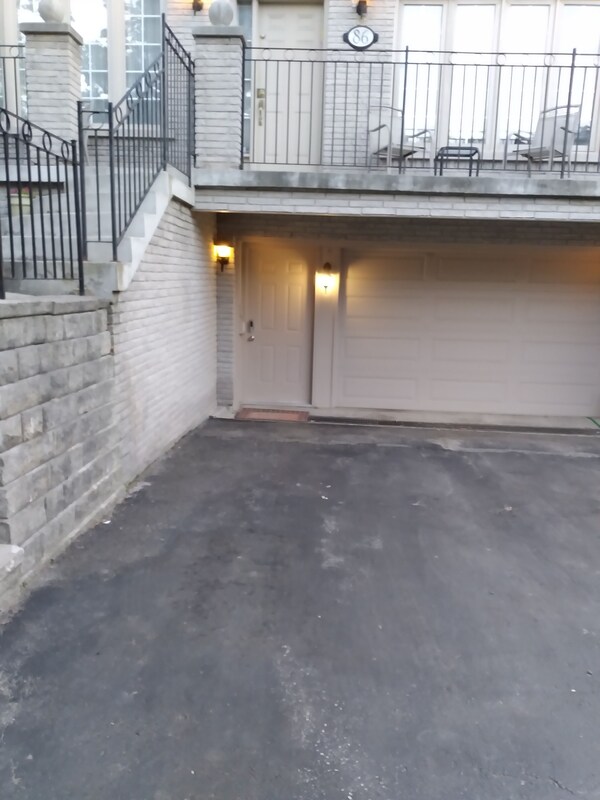 Saras Place - Strictly Kosher Home\nbeautiful Basement Apartment\n - Vaughan