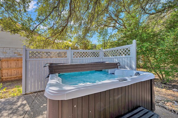 Whisper Hollow: Spa, Game Room - Salado, TX