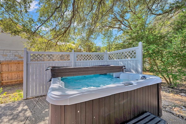 Whisper Hollow: Spa, Game Room - Salado, TX
