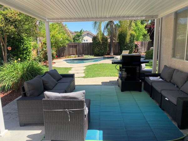 Pool Gem  Near Downtown  Big Yard  Pets Ok - Sacramento, CA