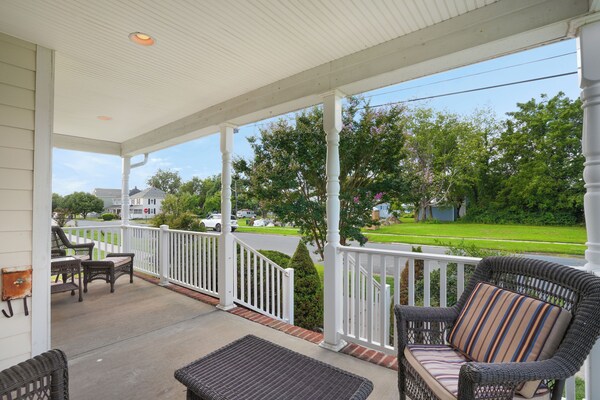 Twins At Bay - Modern Luxuries In Town! - Cape Charles, VA