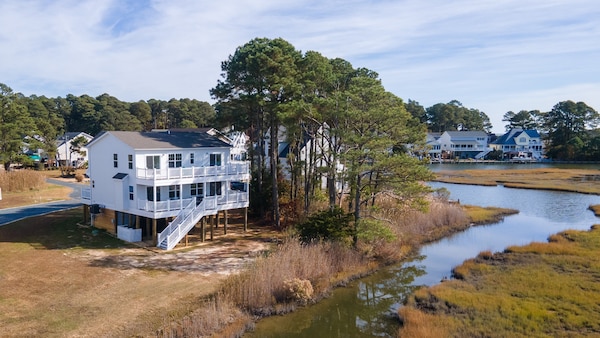 Robert's Retreat - Brand New Home W/ Gorgeous Water Views! - Chincoteague, VA
