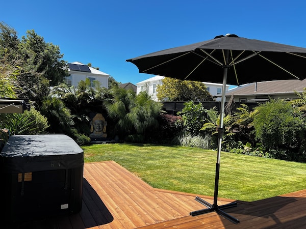 Luxurious Tranquil Getaway, Romantic Garden, Led Lighting And Spa. - West Coast