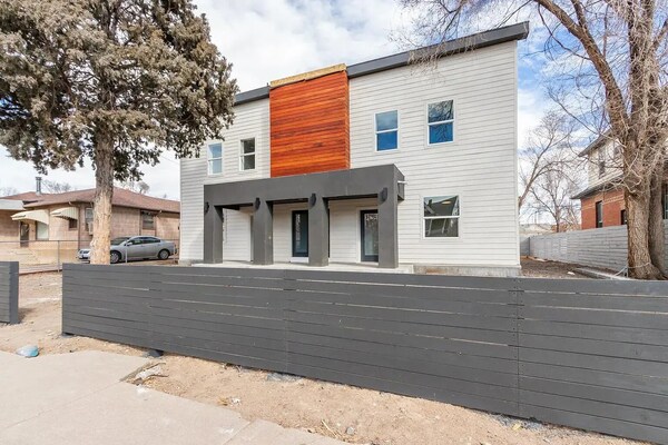 Two Apartments 5 Bedrooms Total, Pet-friendly In Charming Pueblo With Ac, Wifi - Pueblo, CO
