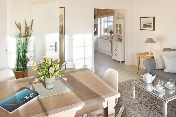 Welcome To The Hahnsnest Apartment - List