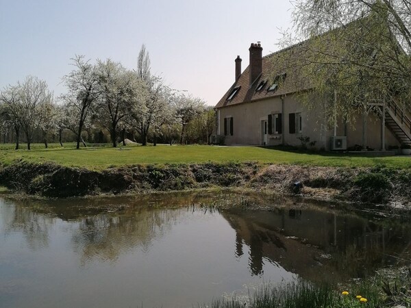 Gîte En Forêt Avec Jardin, Terrasse Et Parking Près De La Loire - Briare