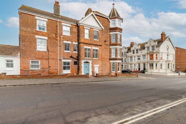 Host & Stay | Cabbell Towers - Cromer Beach
