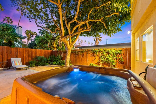 Sunset Ocean Views, Walk To Sand, Private Hot Tub - Ventura, CA