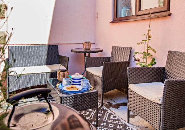 Pink Cottage - Dos Habitaciones Casa, Capacidad 4 - Beer
