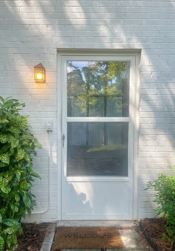 Quiet 1/1 Apt. Suite W/ Private Entrance In The Beltway Of Raleigh!\n\n\n - 롤리