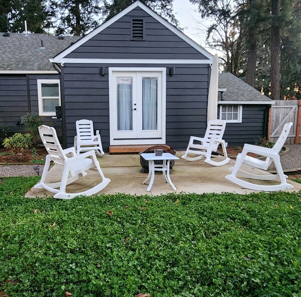 Bright & Charming 3-bedroom In Wonderful Portland With Ac & Dedicated Office - Portland, OR